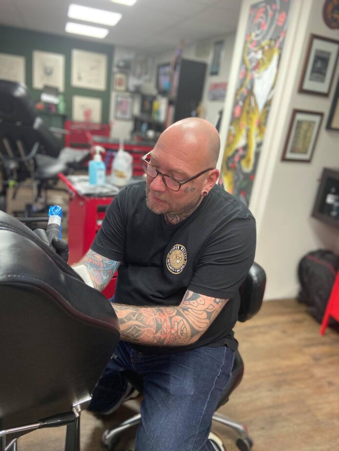 Tattooshop zet met Koningsdag oer-Hollandse designs: ‘Molen, klompen en ...
