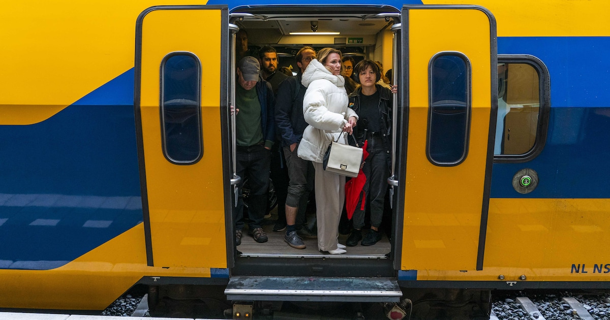 Bomvolle treinen bij NS: ‘Onconventionele maatregelen nodig’ | Auto | AD.nl