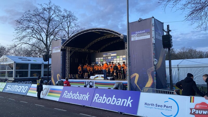 Lees hier alles terug over dag 2 van het WK veldrijden: Lucinda Brand ...