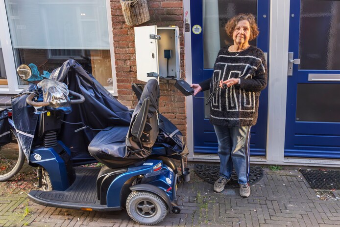 Dieven namen niet de scootmobiel van Janny (71) mee, maar de oplader ...