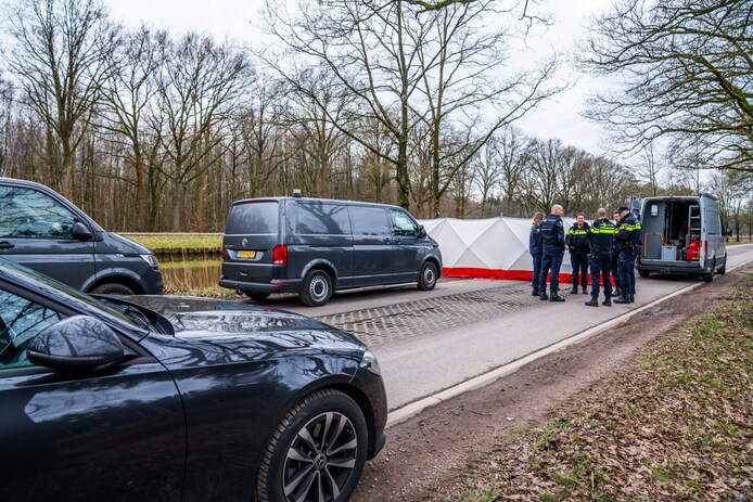 Overleden persoon aangetroffen in het water in Middelbeers: politie sluit misdrijf uit ...