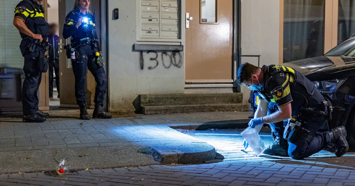 Explosie bij portiekwoning in Rotterdam-West, cijfer op gevel geverfd ...