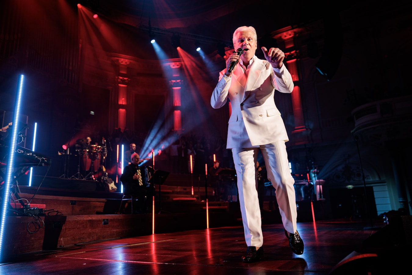 3 sterren voor Dries Roelvink in het Concertgebouw: hij zingt nog ...
