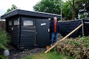 Helmer schrikt zich kapot als auto zijn tuin invliegt; twee weken later ...