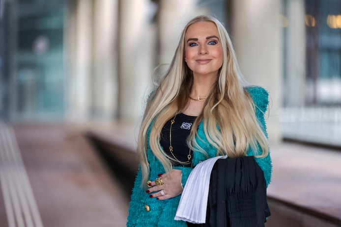 Opmerkingen over haar uiterlijk laat advocaat Amanda van zich afglijden ...