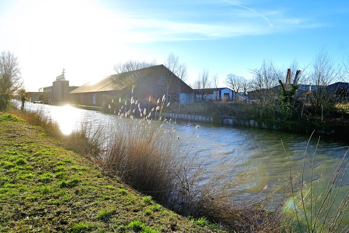 Raad van State schrapt deel woningbouw Roode Vaart vanwege herrie bedrijven | Moerdijk | AD.nl