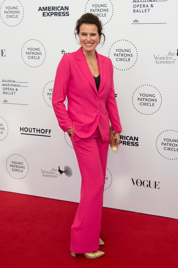 Kleurrijke printjes, grote sieraden en het volumineuze kapsel laat ...