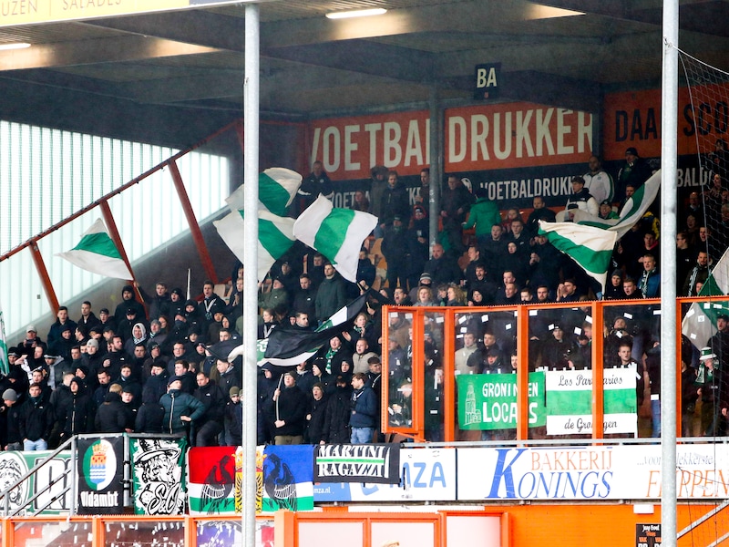 Feyenoord houdt dankzij late penalty voorsprong van vijf punten op Ajax ...