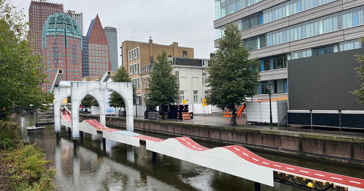 Bekende Nederlanders racen met zelfgebouwde fiets over Haagse gracht ...