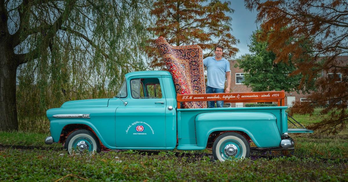 Michel reed zijn hoogzwangere vrouw in een stokoude pick-up naar het ...