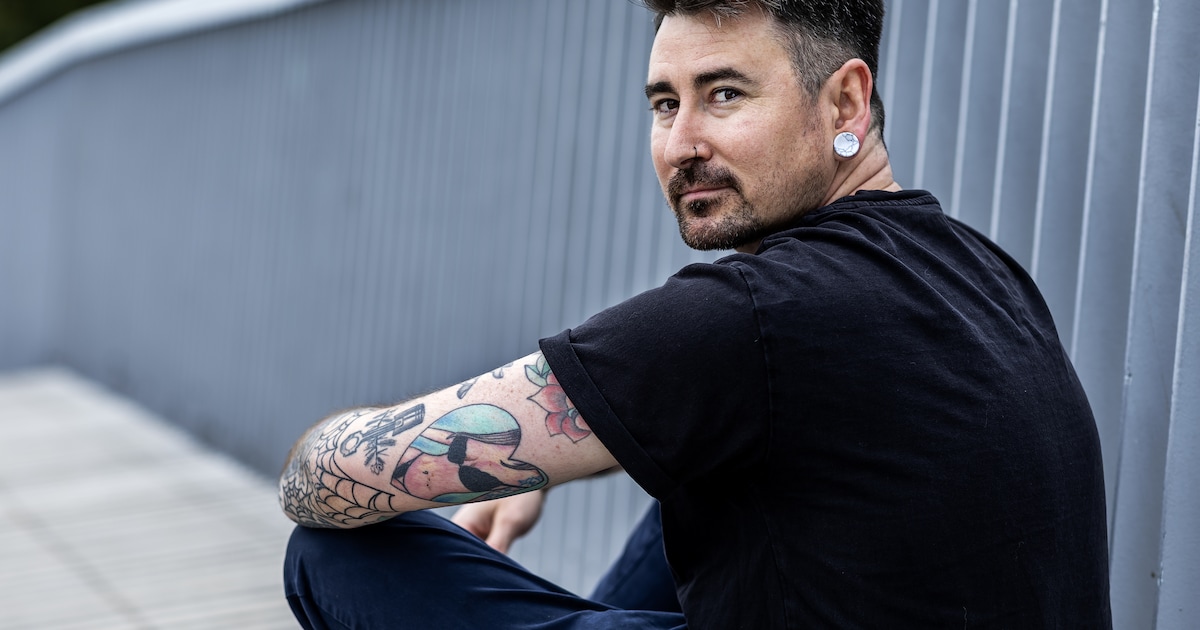 Na een moeilijke tijd kreeg Wayne van een bevriende tattoo-artiest een ...