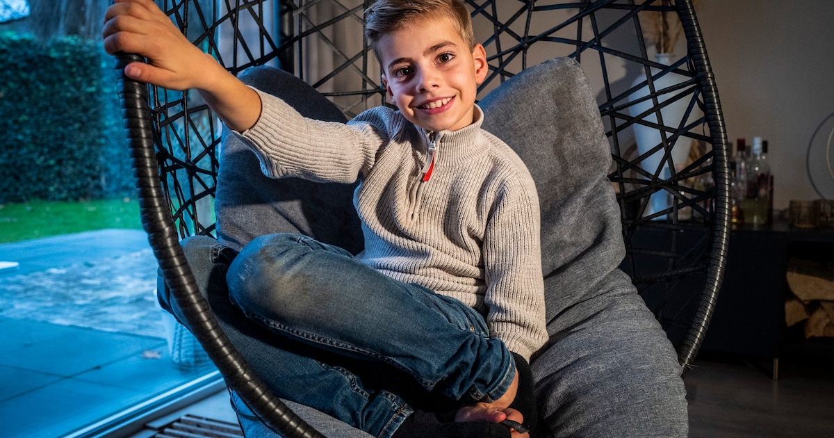 Sven (9) wordt gek in taxibusje naar school: ‘Hij is een tikkende tijdbom’ | Hellendoorn | AD.nl