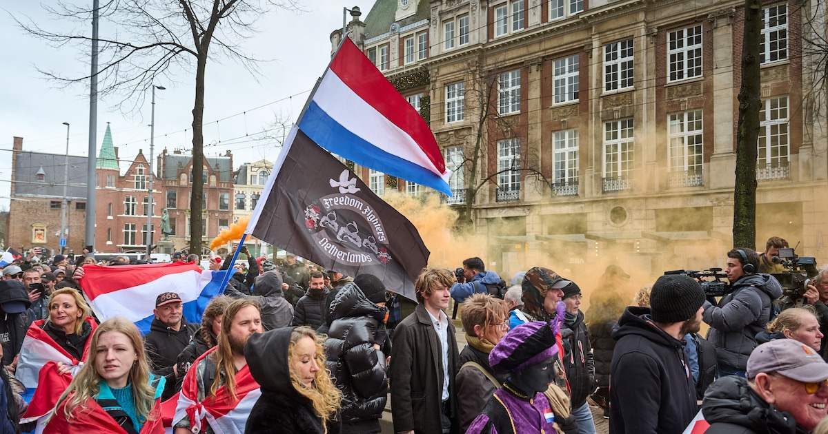 Waarom krijgt Nieuwegein buikpijn van Nederlandse vlag in raadszaal ...
