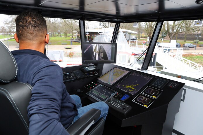 Riveer houdt open dag op elektrische veerponten | Gorinchem | AD.nl