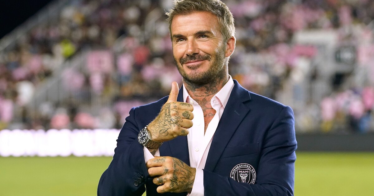 David Beckham en Gary Oldman geridderd door koning Charles | Show | AD.nl