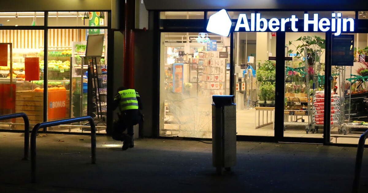 Politie onderzoekt explosie bij Albert Hein in Purmerend, raam van ...