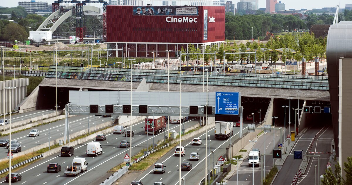 Urenlange file voor Leidsche Rijntunnel | Utrecht | AD.nl
