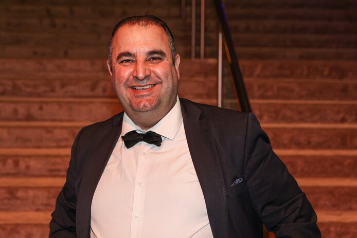 Azimi’s verliezen kort geding: terecht veel twijfels over herkomst van ...