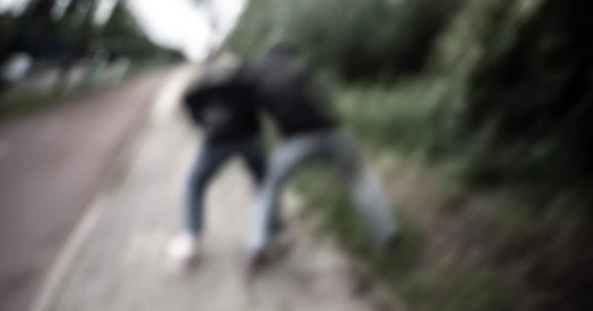 Dertig jaar lang weet Maud niet wie haar verkrachtte, tot haar telefoon ...