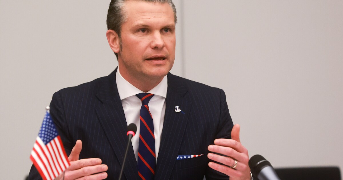 Defensieminister: VS levert geen vredestroepen, Oekraïne moet gebied en ...