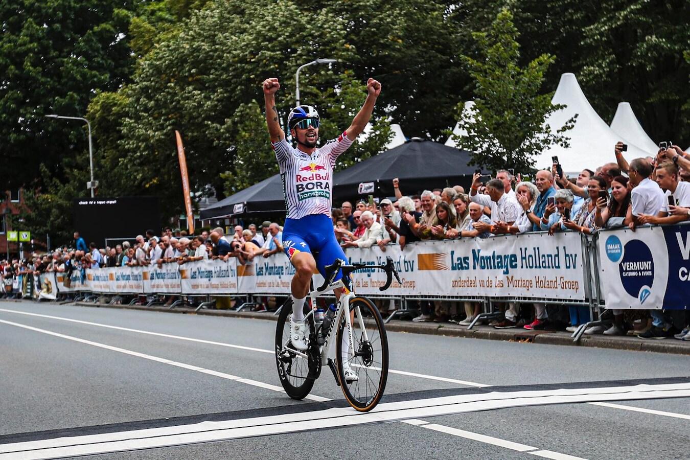 Gele trui schittert in Etten-Leur en Primoz Roglic klopt favoriet ...
