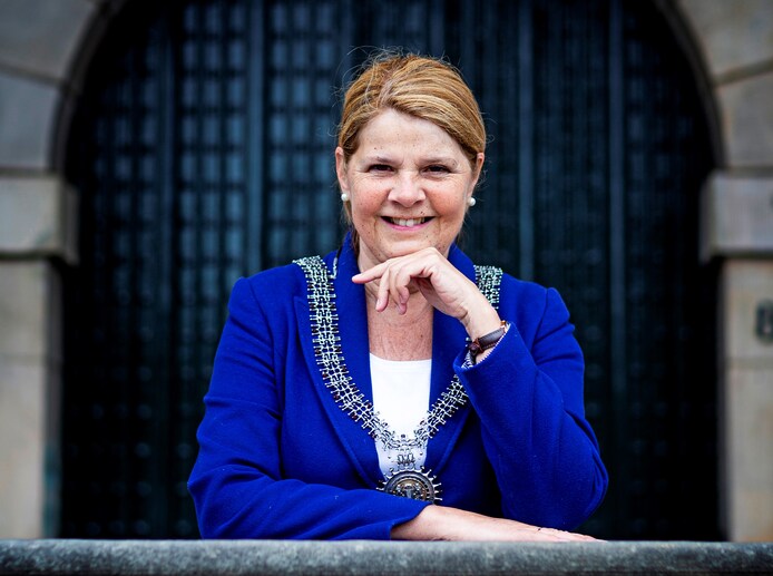 Burgemeester Delft zegt op heimelijk opgenomen tape over volgen moslims ...