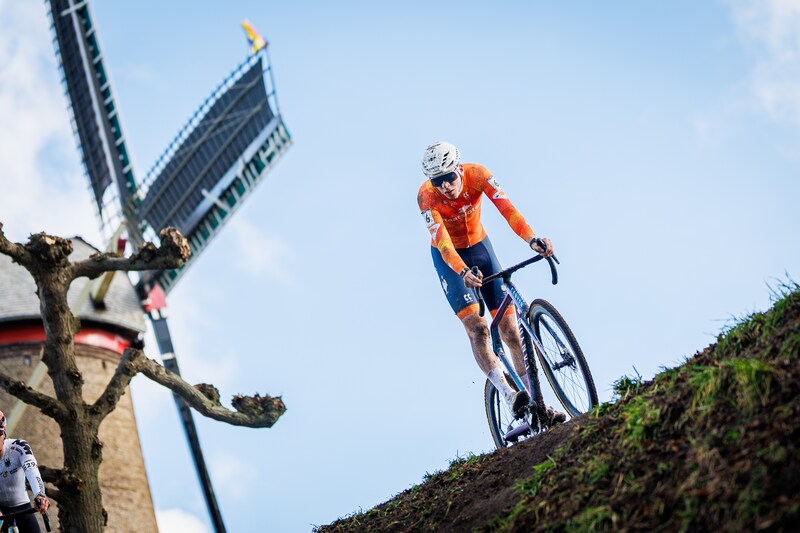 Lees hier alles terug over dag 2 van het WK veldrijden: Lucinda Brand ...