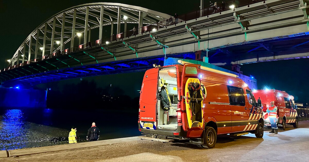 Grote zoekactie naar persoon in de Rijn bij Arnhem, maar niemand wordt ...