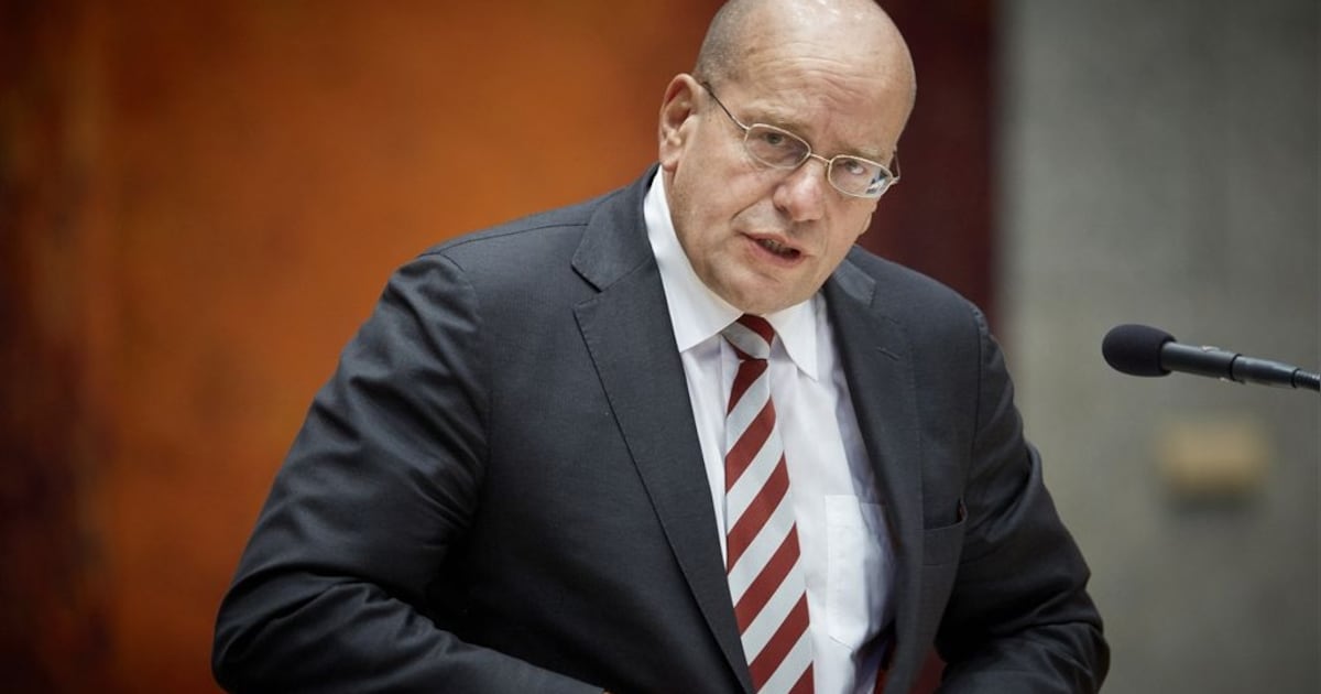 Fred Teeven mag zwijgen in onderzoek naar jongensprostitutie | Nieuws ...