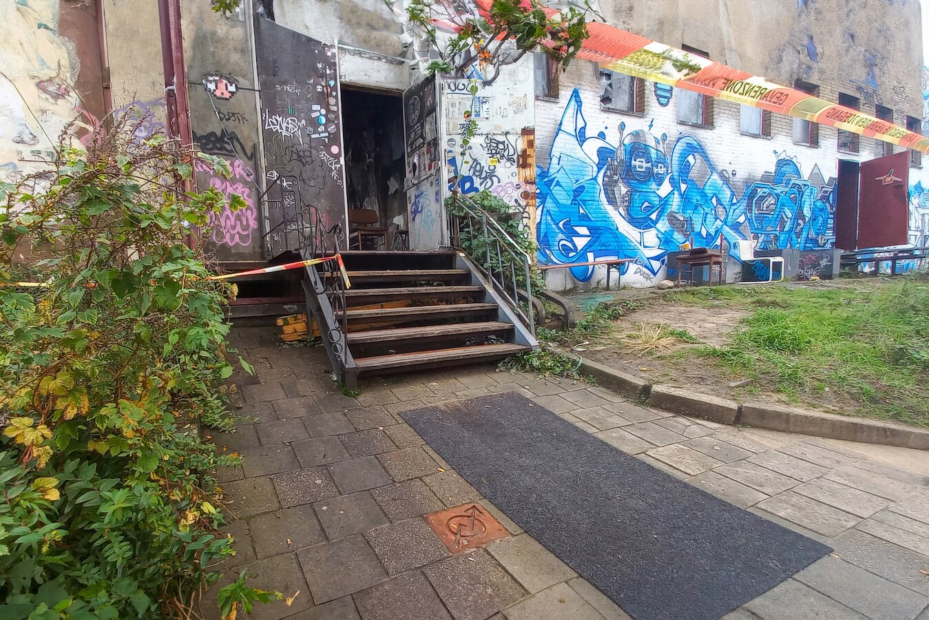 Uren nadat het Stroomhuis in brand vliegt, komt er een man onder het ...