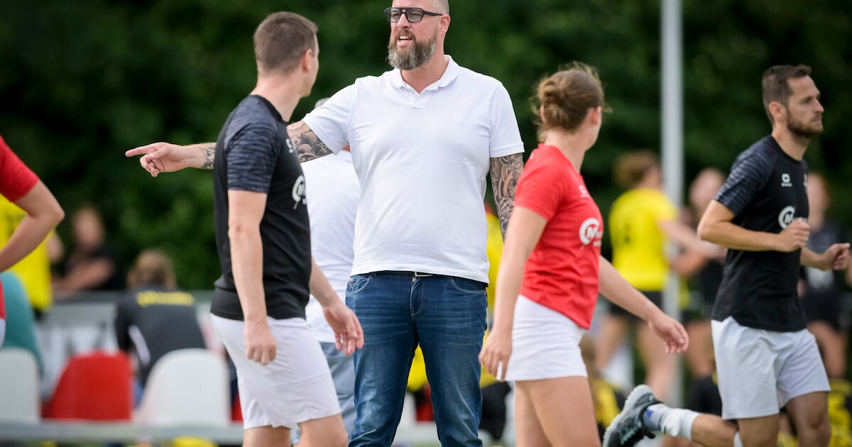 Vriendelijke reus Joost van Hensbergen imposante verschijning als coach korfballers Merwede ...
