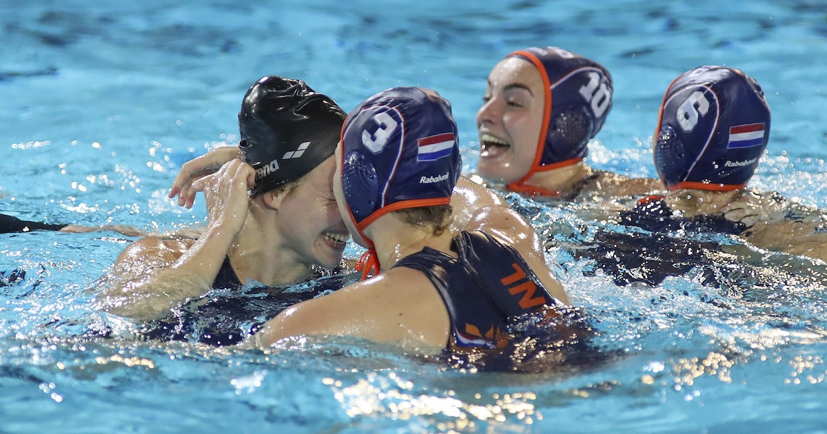 Nederlandse waterpolosters kronen zich na bloedstollende finale opnieuw ...