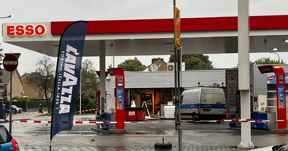 Automobilist rijdt tankstation binnen en raakt gewond, shopmedewerker ...