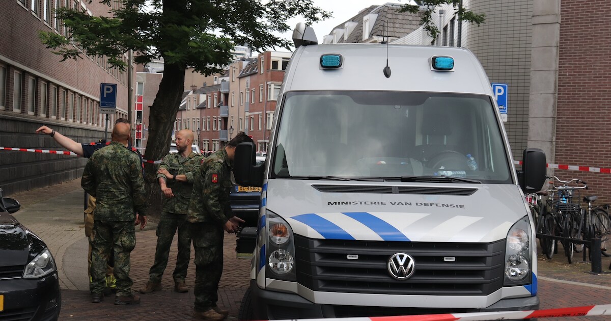 Mogelijk explosief gevonden in in beslag genomen auto bij politiebureau in Utrecht, EOD voert ...