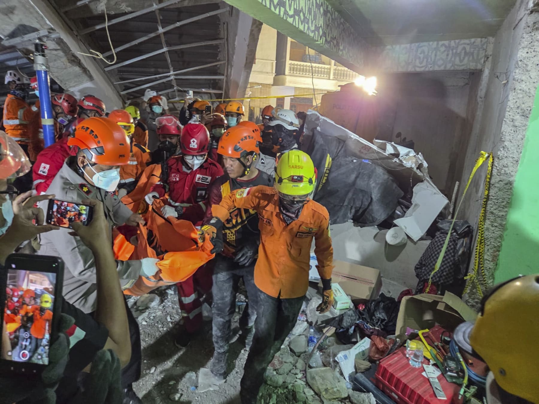 TERUGLEZEN | Twee Nederlandse tieners opgepakt voor Russische spionage ...