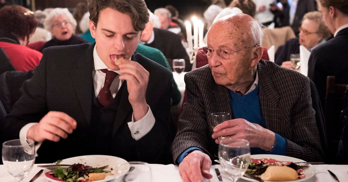 Utrechtsch Studenten Corps dineert met ouderen (en ontvangt een ...