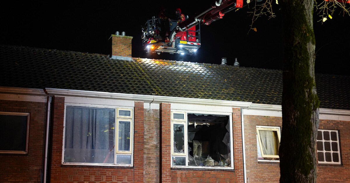 Portiekwoning aan de Vredenrustlaan in Veendam verwoest door uitslaande ...