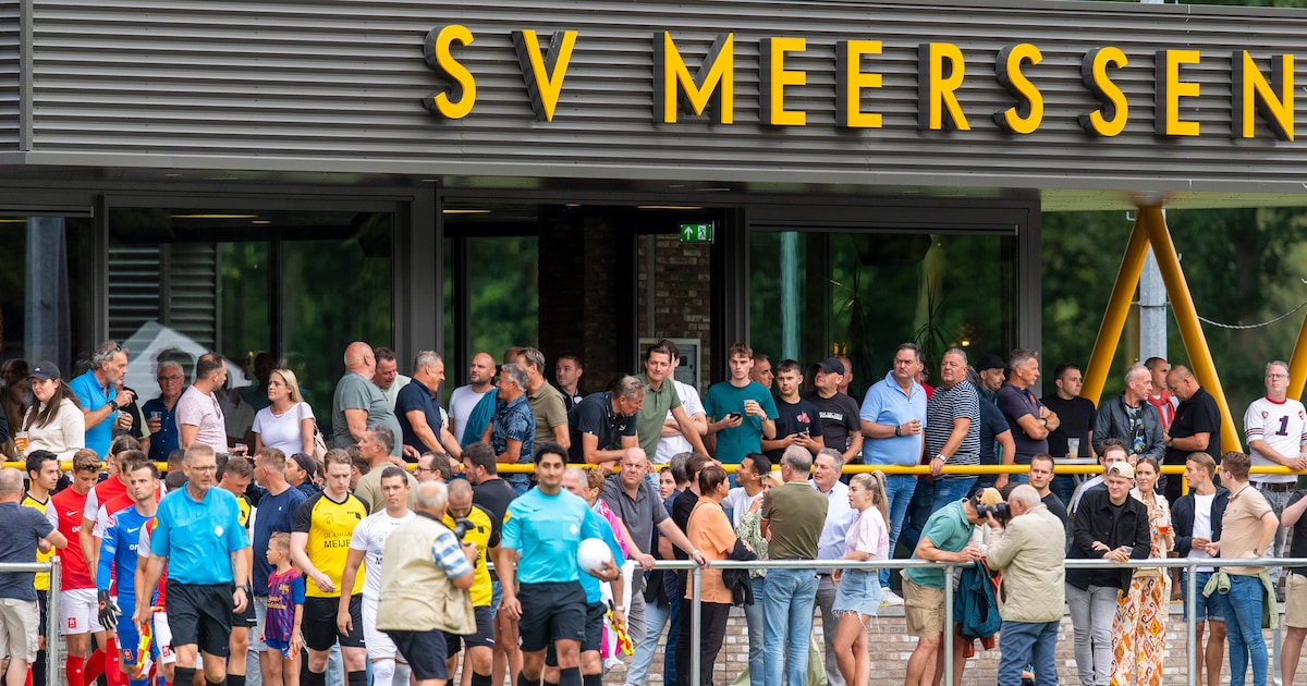 Jeugd SV Meerssen heeft Zwembad Meerssen voor zichzelf tijdens ...