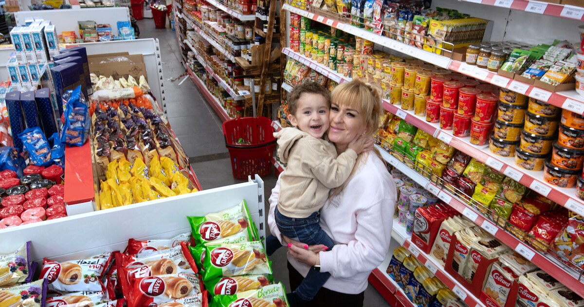 ‘Ben terug, met dubbele energie’, Aleksandra heropent Poolse supermarkt ...