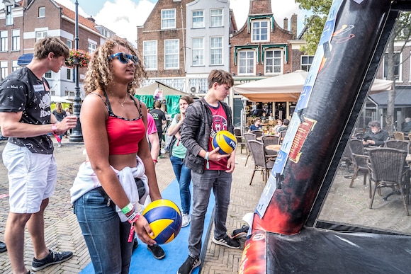 Eerstejaars proeven aan het studentenleven tijdens OWee- week van TU ...