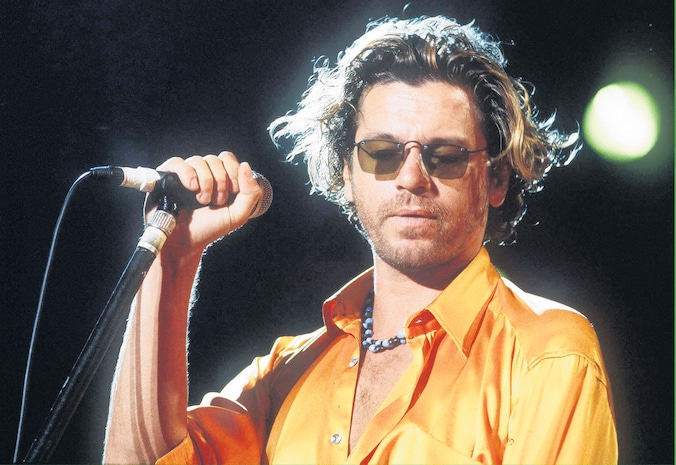 Nieuw licht op mysterieuze dood: ‘Michael Hutchence verdient erkenning ...