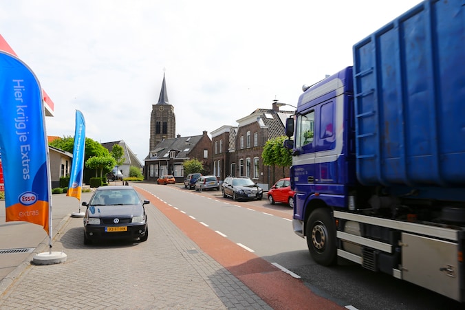 Groep inwoners Groot-Ammers wil zo min mogelijk vrachtwagens ...