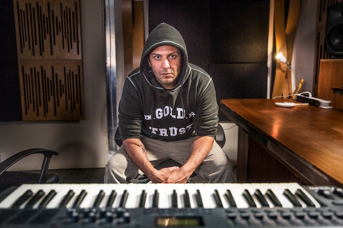 Hardstyle-dj Outsiders is niet bang middelvinger op te steken naar ...