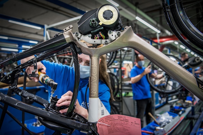 Investeerders lijven producent fietsen Batavus en Sparta in | Nieuws ...