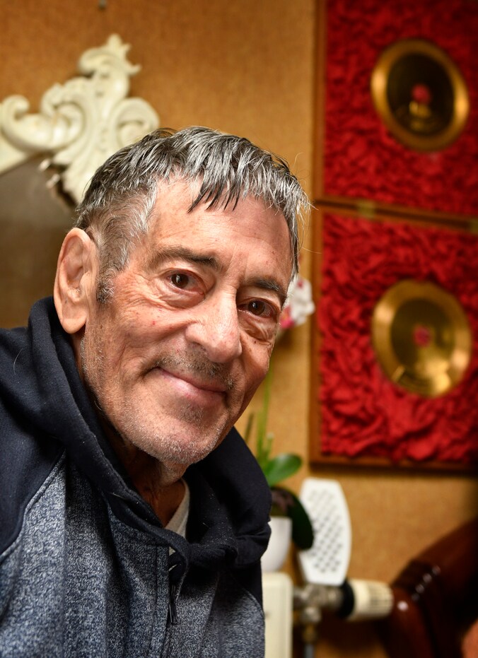 Zanger Gert Timmerman (82) overleden | Show | AD.nl