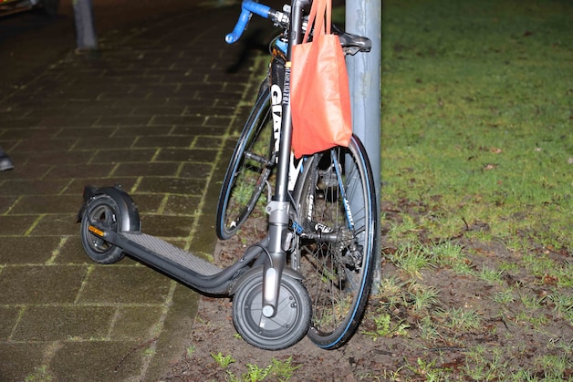 Man op elektrische step raakt gewond bij botsing met auto, e-step mocht ...