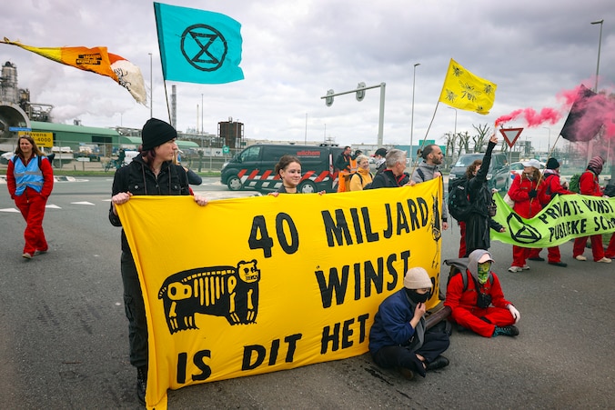 Extinction Rebellion demonstreert bij Shell: wegen geblokkeerd | Regio ...