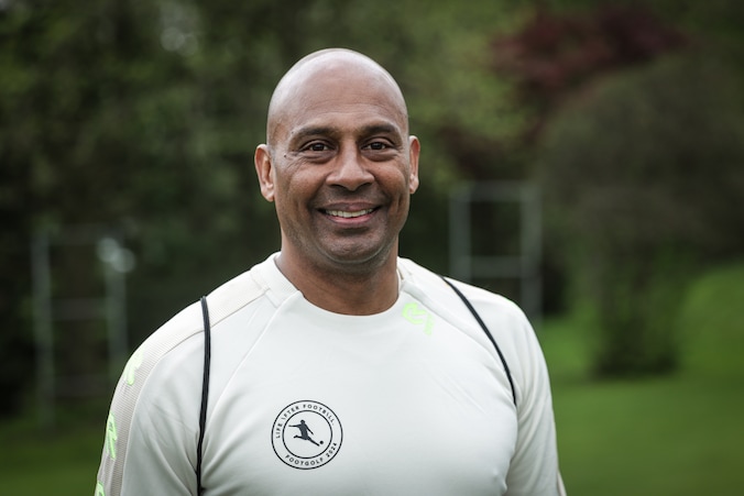 Oud-international Aron Winter benoemd tot bondsridder KNVB | Sport | AD.nl