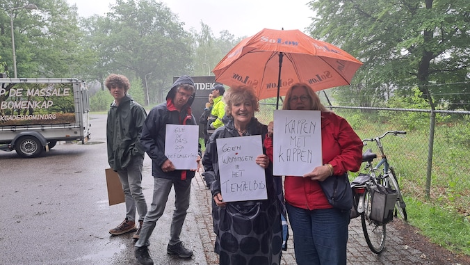 Milieu-activisten van Extension Rebellion mengen zich in het verzet ...