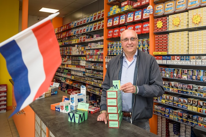 Geen 27, maar 12 euro voor een pak shag: Nederlanders halen net over de ...